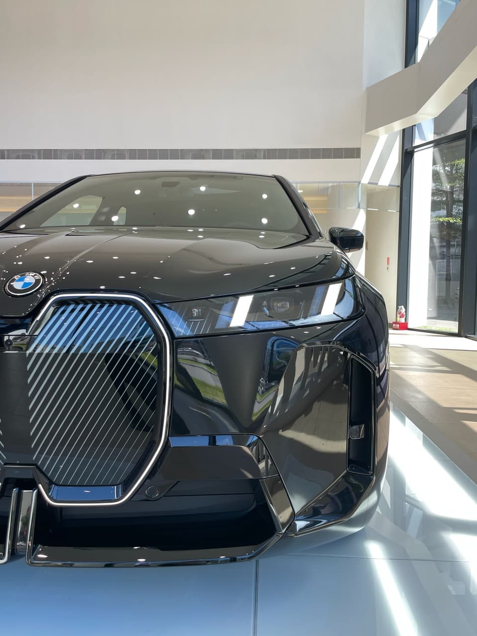 更大、更快、更M！全新 BMW iX45 M Sport 登場🏁 - 汽車板 | Dcard