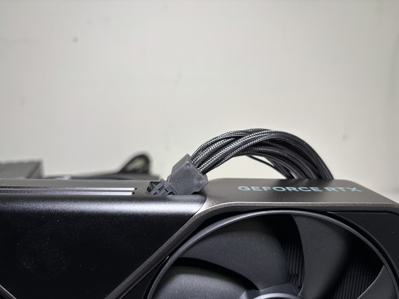 【開箱】「工業藝術品！小機殼不想錯過的愛卡～」NVIDIA GeForce RTX 5080 Founders Edition 創始版 - 3C板 | Dcard