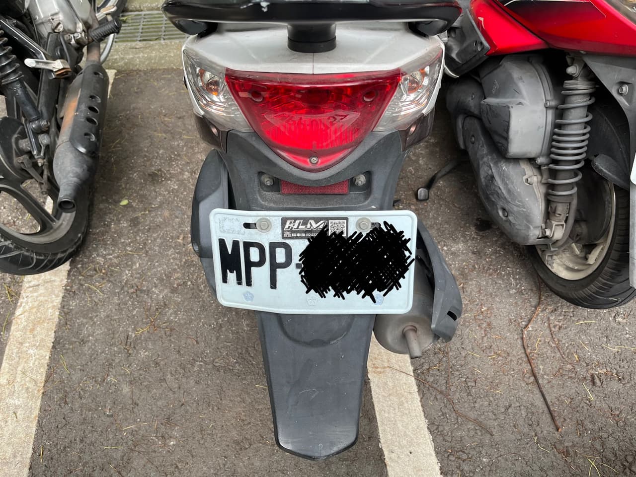 尋找白摩托 車牌MPP 同學 - 臺北藝術大學板 | Dcard