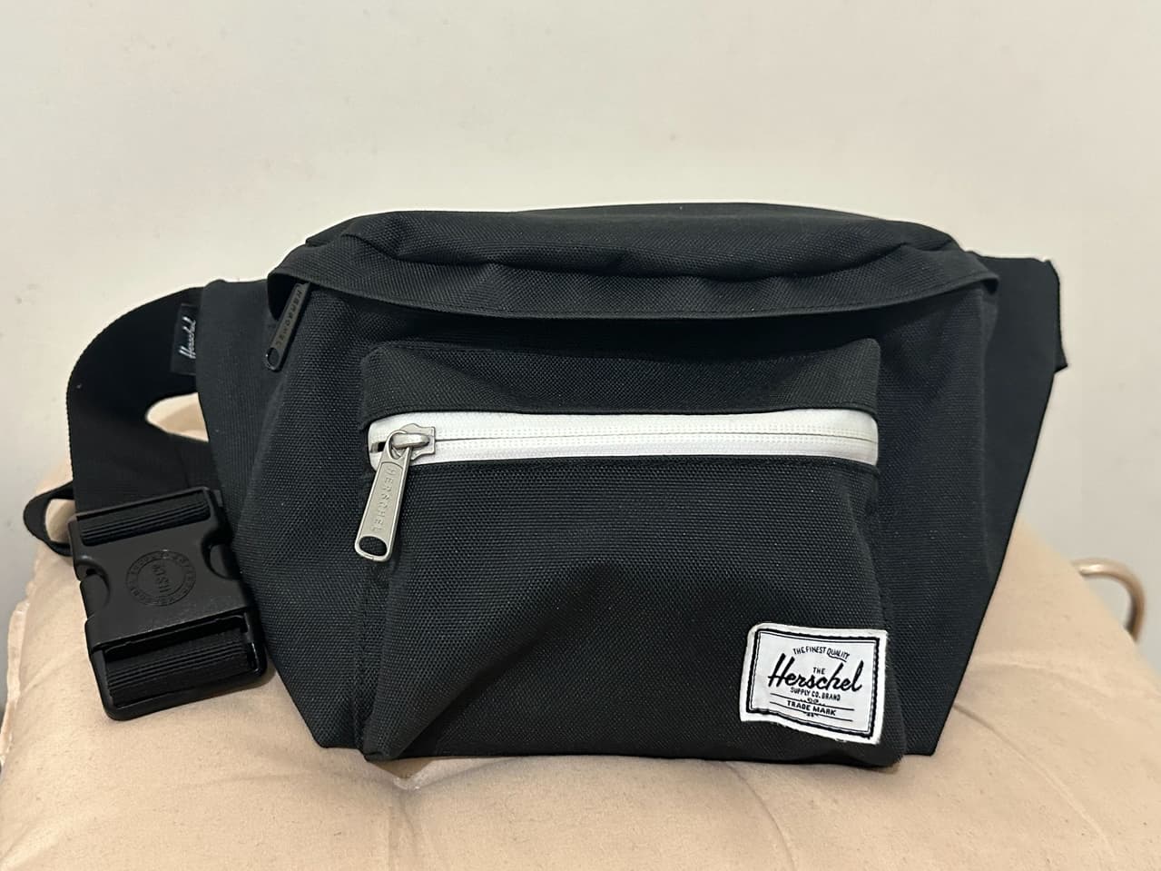 #我要賣 Herschel 腰包 - 二手交易板 | Dcard