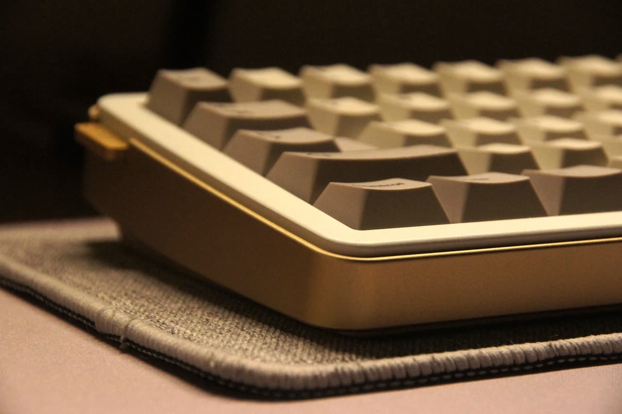 #分享 可愛的小貓咪 Mellow 65︱客製化鍵盤套件分享 - 機械鍵盤板 | Dcard