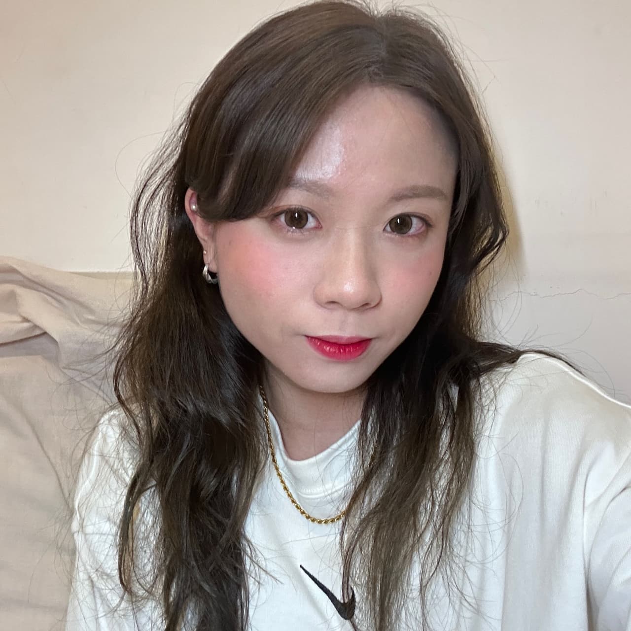 #開箱 #開箱 這個包裝也太燒了吧！🔥GA完美絲絨氣墊粉餅/輕透亮聚光腮紅試色🥰 - 美妝板 | Dcard