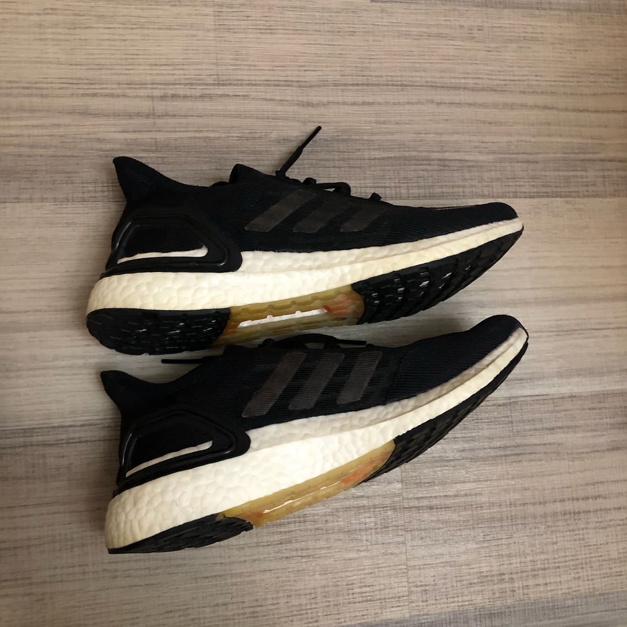 #我要賣 Adidas Ultraboost 跑鞋 已送洗 - 二手交易板 | Dcard