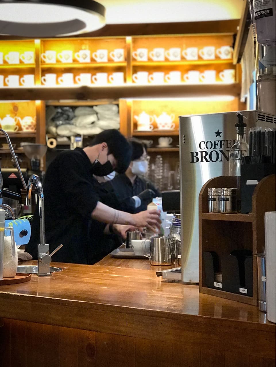 #心得 草莓蛋糕必吃！ 首爾安國站 커피브론즈 coffee bronze - 韓國生活板 | Dcard