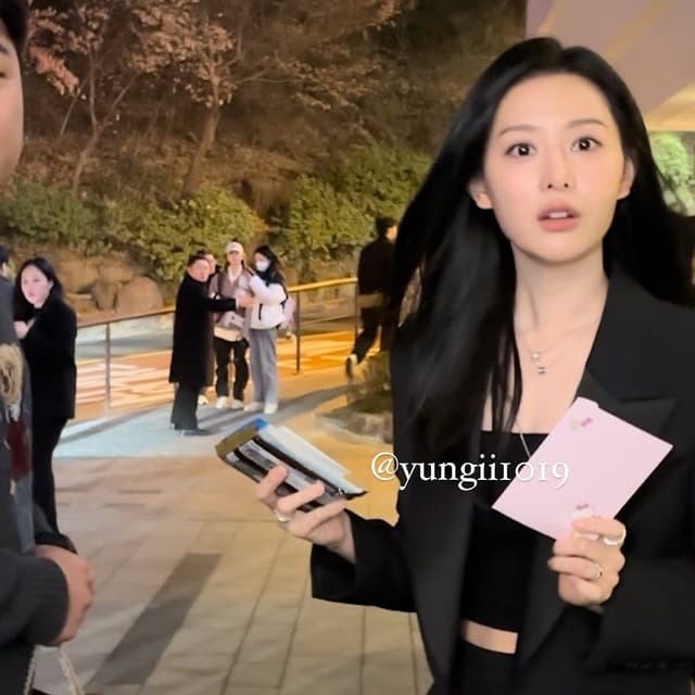 #分享 Theqoo熱門🔥有金智媛本人感覺的照片（圖多！） - 追星板 | Dcard