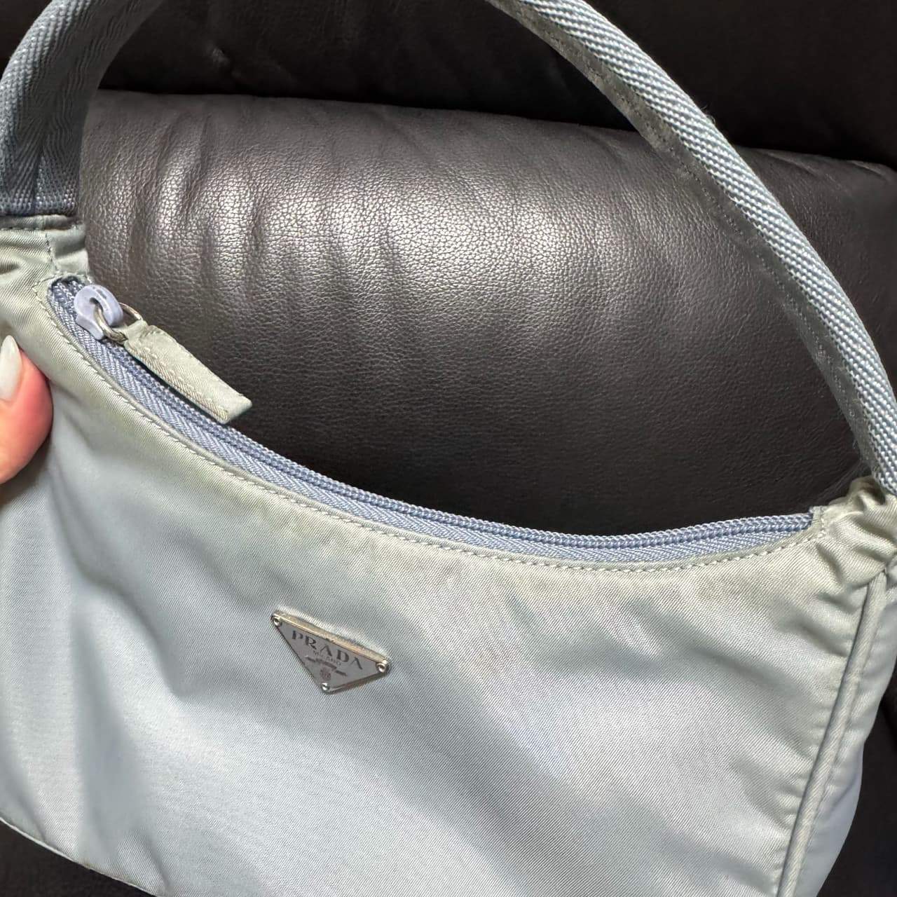 #我要賣 Prada 中古淡藍hobo包 - 二手交易板 | Dcard