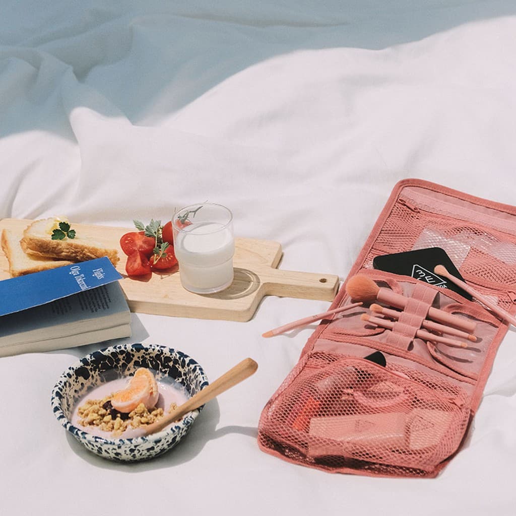 #推薦 三款3CE必買商品🖤粉橘色腮紅 化妝包💕手拿鏡！小鏡子 - 芝芝｜購物芝旅 (@hannee) | Dcard