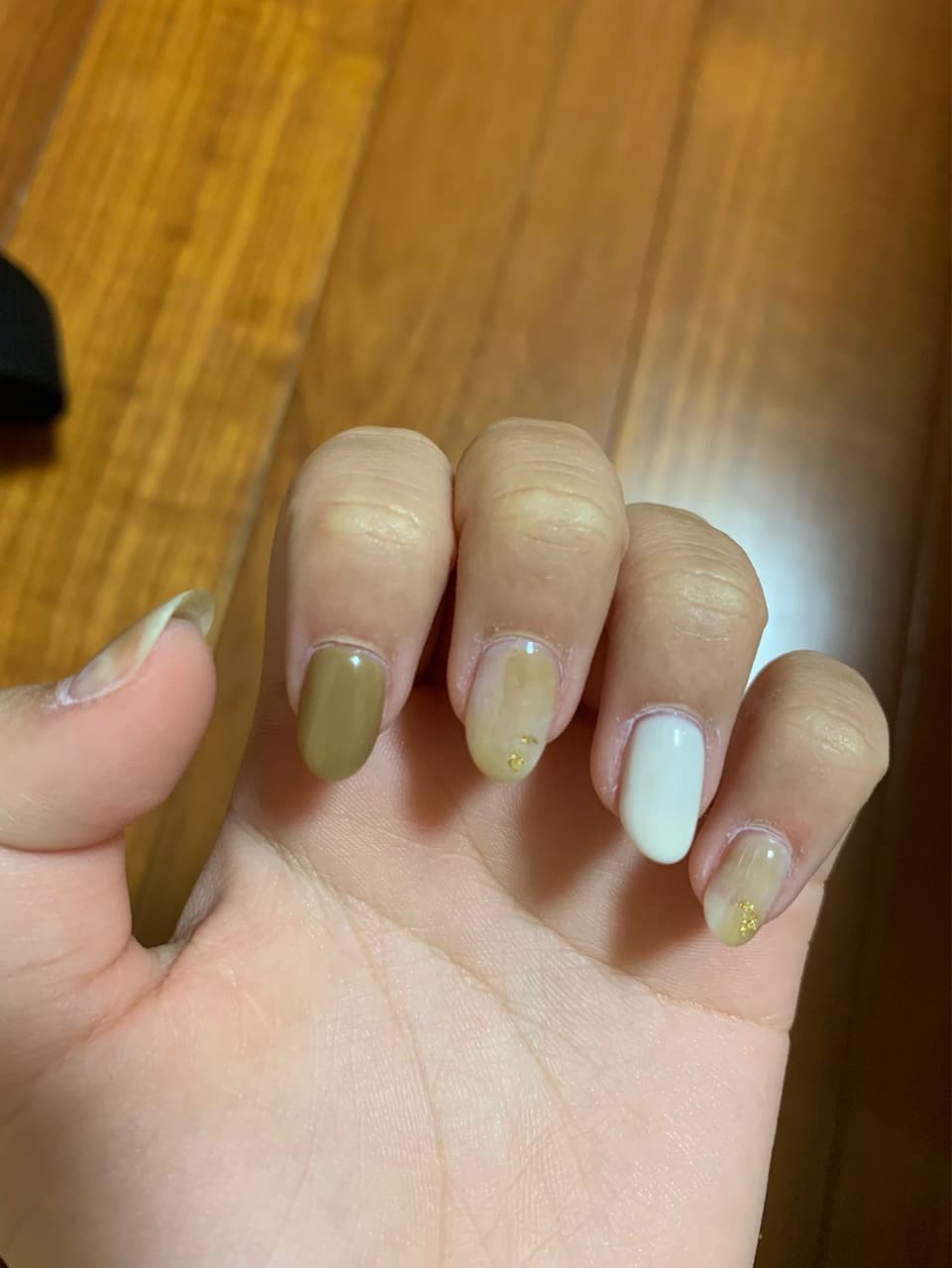 問題 想請問甘皮修成這樣是正常的嗎😢 美甲板 Dcard