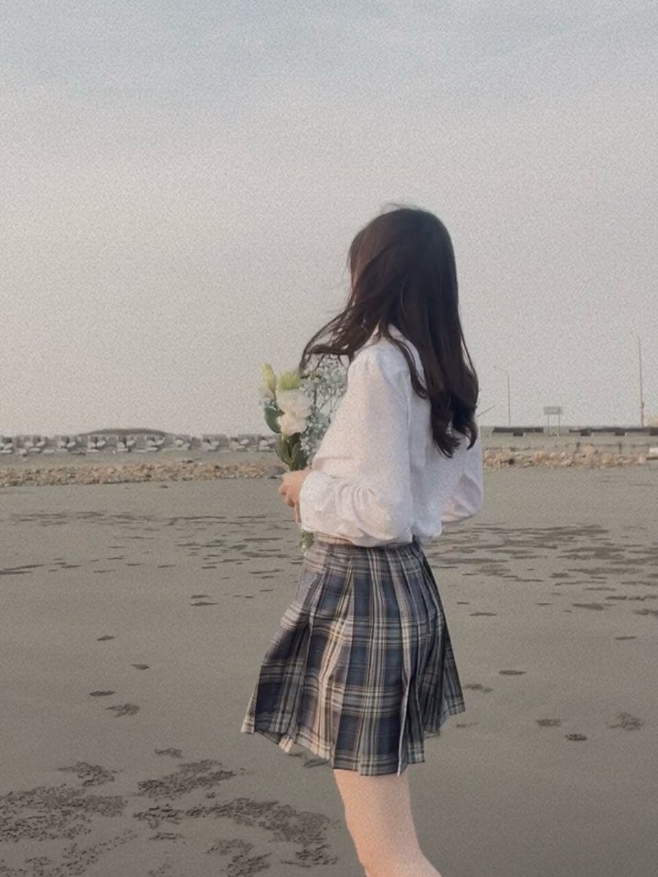 海邊x制服外拍 📷 - 想睡覺的鼠 (@ayanezu) | Dcard