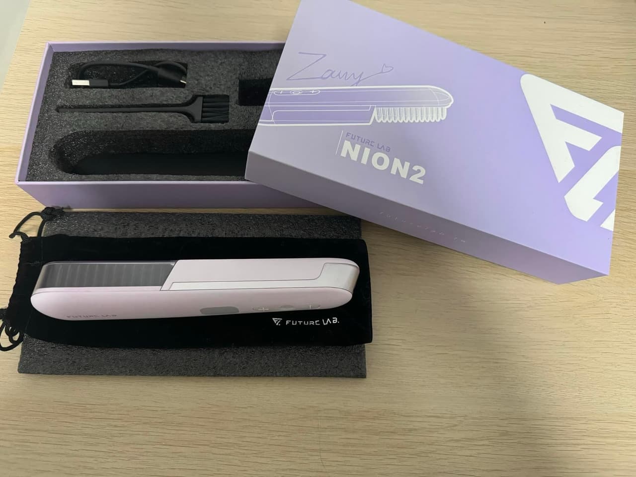 #我要賣 （已售出）[Future]Nion 2 水離子燙髮梳丁香紫聯名款 - 二手交易板 | Dcard