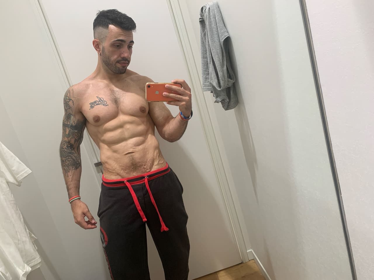 腹肌哥 (@gmsephs) | Dcard