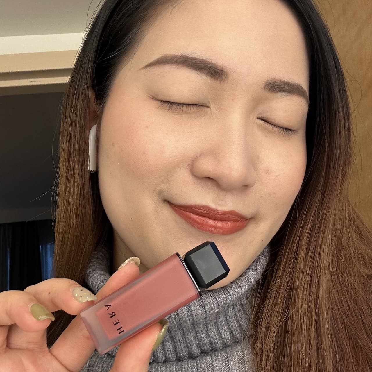 在韓國轉機逛免稅店直接入手。連試用品都被試到空瓶的顏色果然超美🥰 HERA霧面唇釉 #499 - Hayley (@haileewang ...