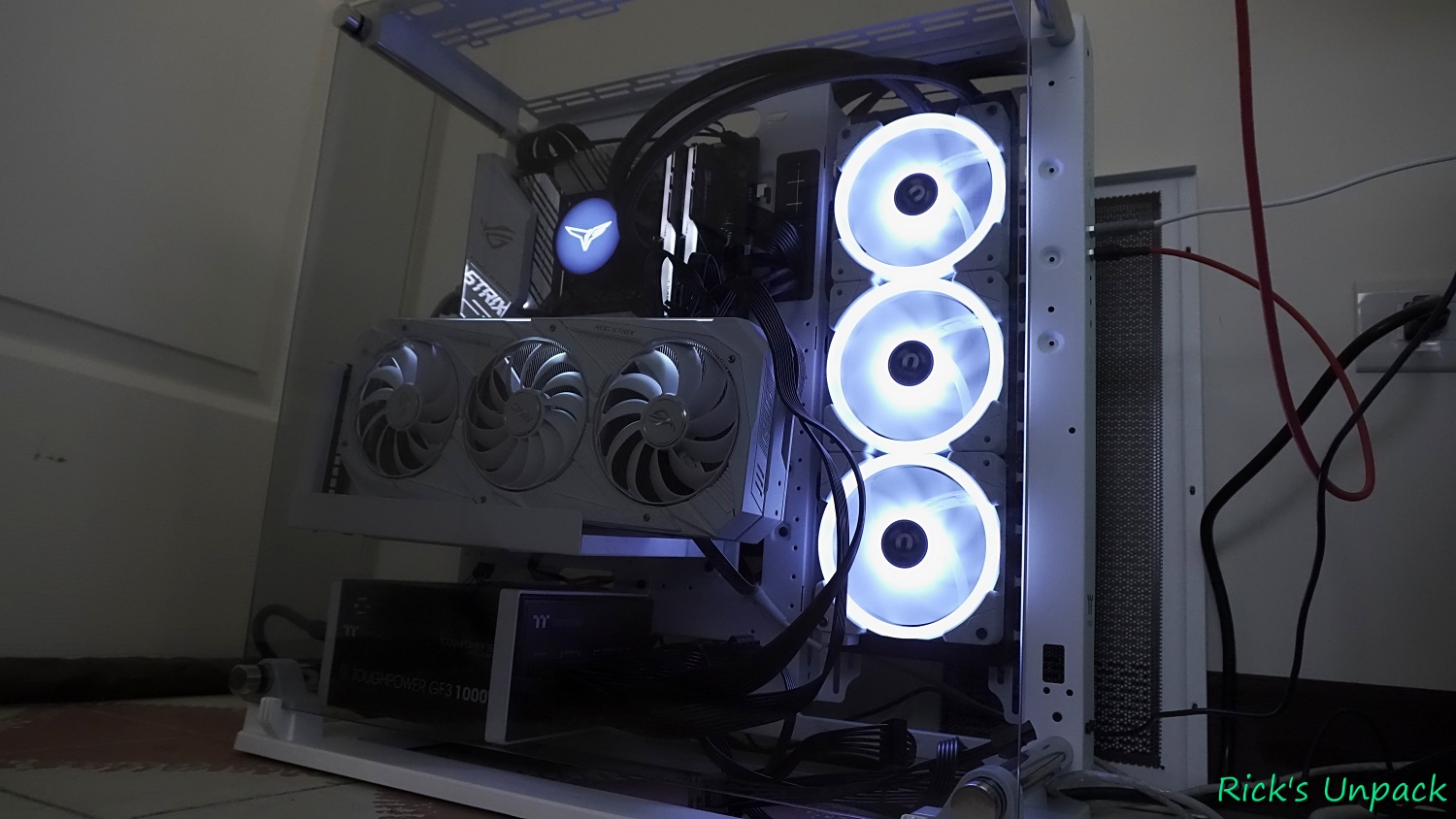 【開箱】美景盡收眼底 | Thermaltake 曜越 Core P3 TG Pro開箱 - 3C板 | Dcard
