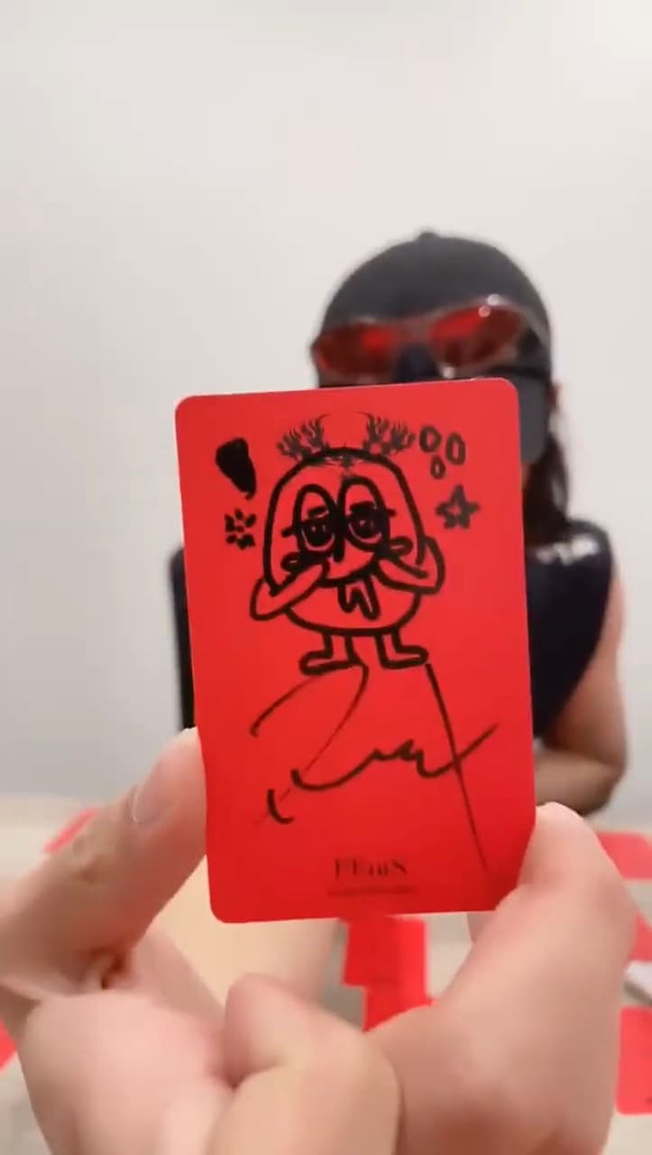 FEniX 限定版手繪插圖親簽小卡 250 張隨機抽｜我的手中拿著 Hidden card - 原子少年板 | Dcard