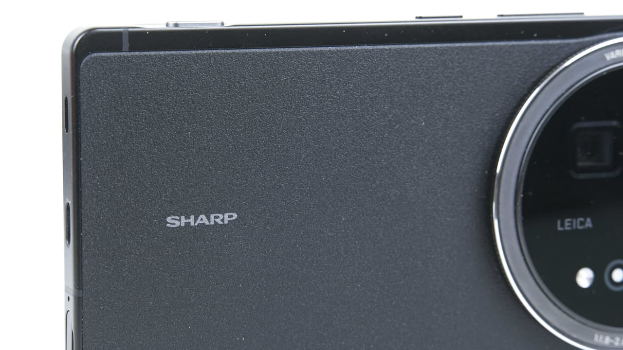 「開箱」SHARP AQUOS R9 pro - 一支有著 Leica 可樂標的日系攝影專機 - EnterBox (@enterbox) | Dcard