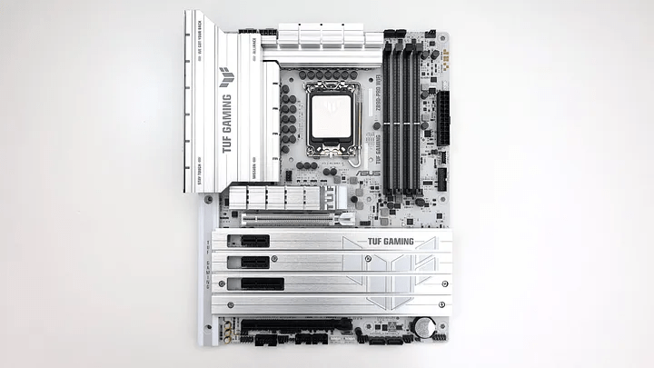 萬元出頭的銀白主機板 ASUS TUF GAMING Z890-PRO WIFI - EnterBox (@enterbox) | Dcard