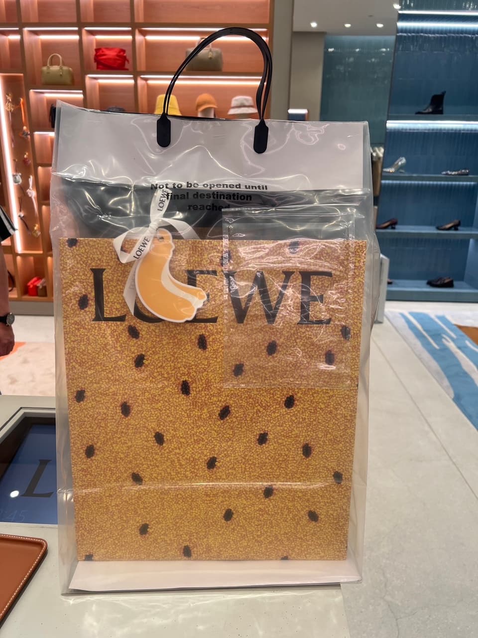 #分享 沖繩DFS-T廣場 Loewe small gate - 精品板 | Dcard