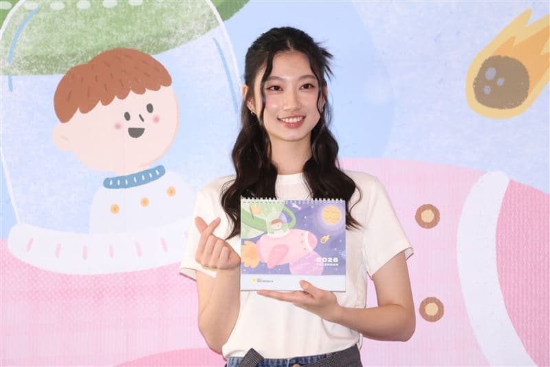 李千娜女兒怎麼了？第一次公開活動突淚崩 揭與繼父黃尚禾真實互動 - SETN三立新聞網 (@setn54) | Dcard