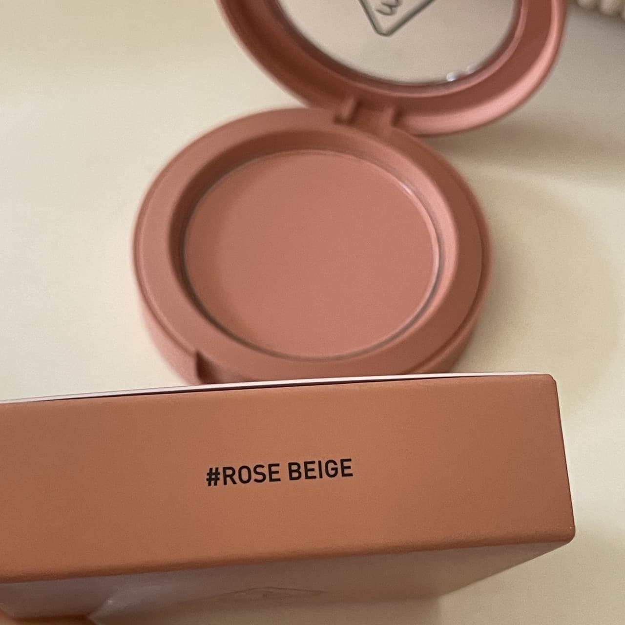 #推薦 韓系小姊姊風格🇰🇷3CE超顯色霧面腮紅 ️玫瑰米色🌹推薦黃皮膚適合！ - 芝芝｜購物芝旅 (@hannee) | Dcard