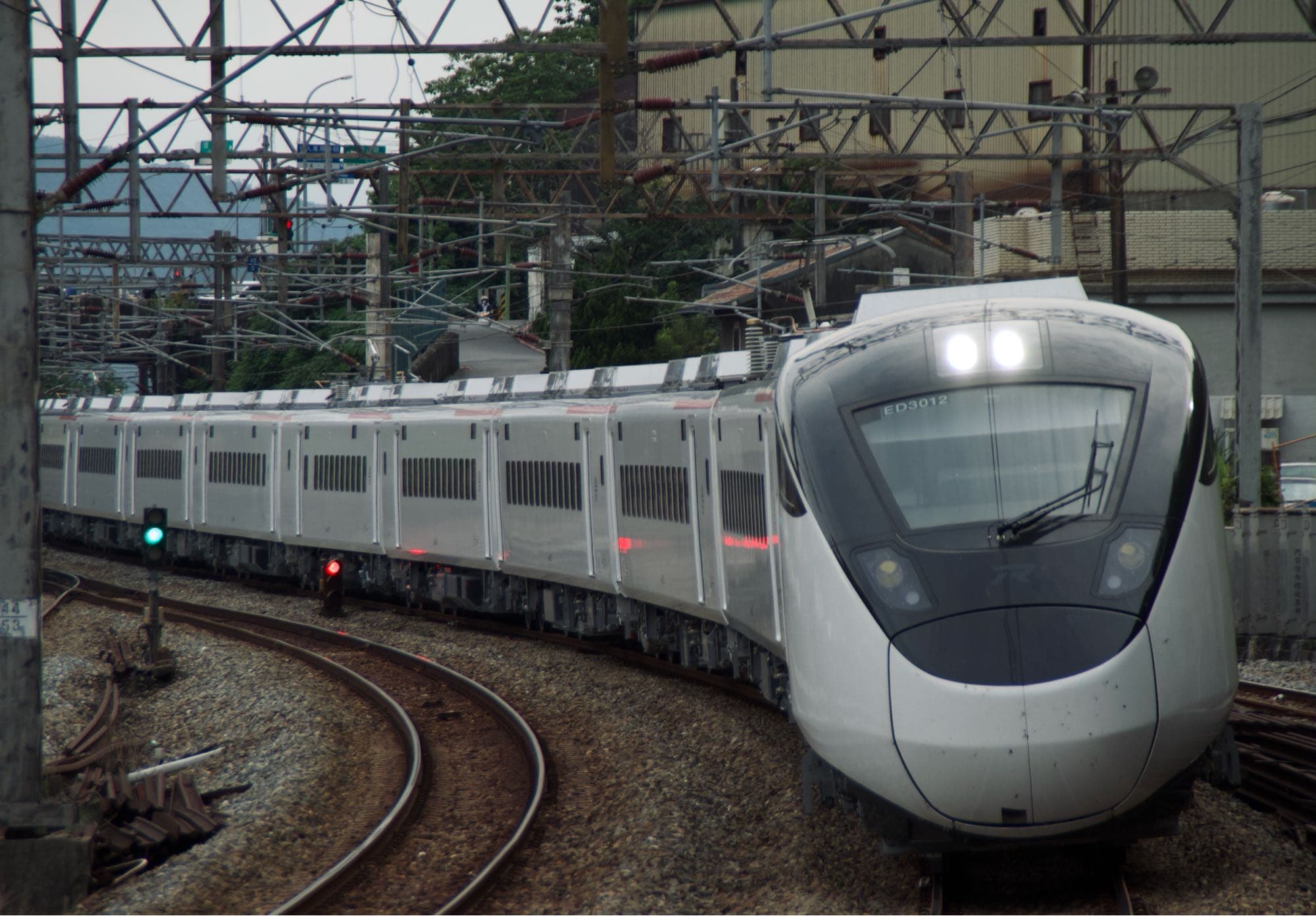 EMU3000 騰雲座艙(商務艙) 搭乘心得 - 鐵道板 | Dcard