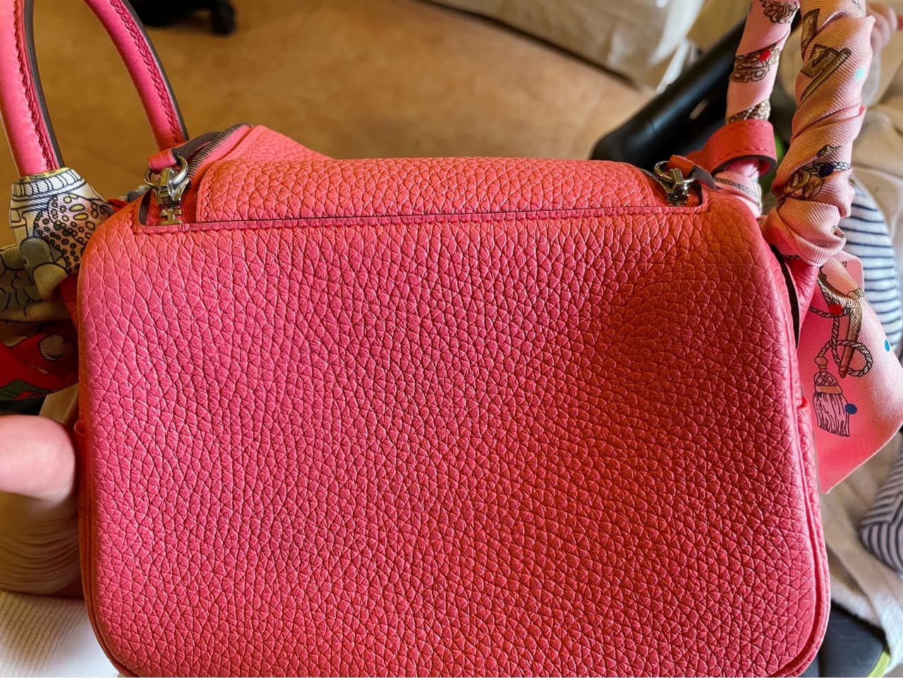 #開箱 Hermès Mini Lindy 8w粉💕twilly綁帶分享 - 精品板 | Dcard