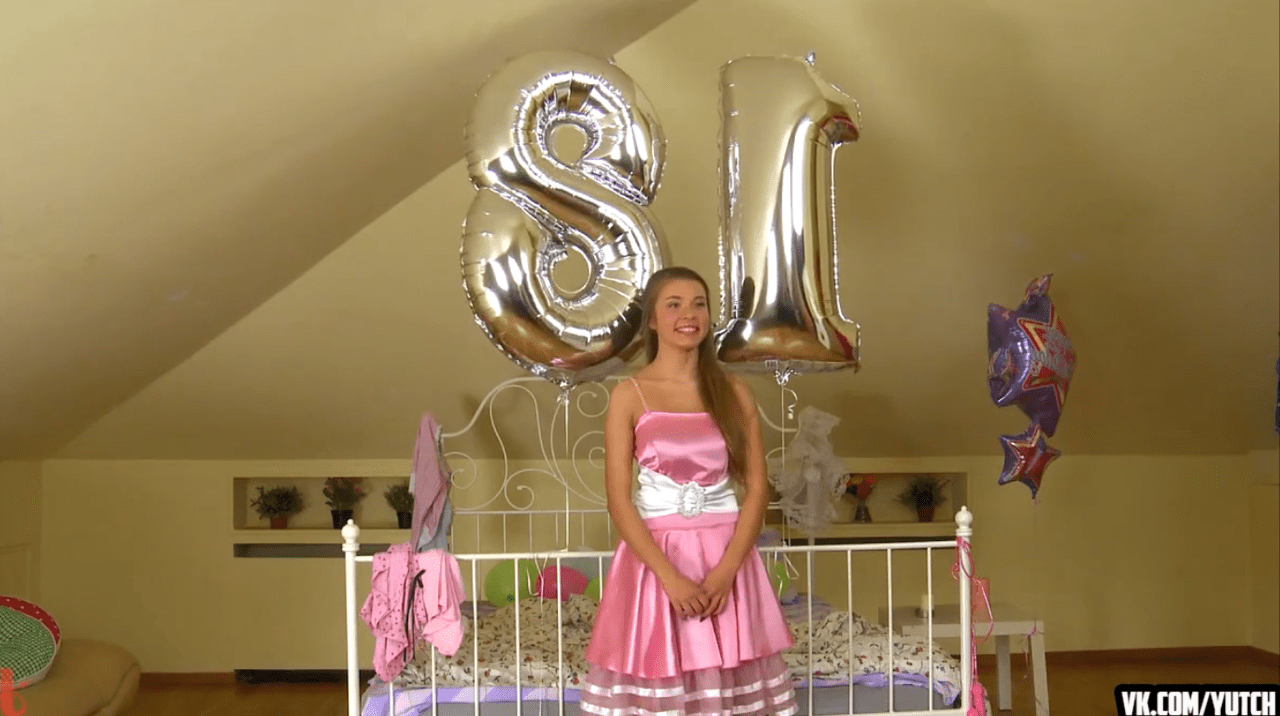 #片 #分享 Roxy Bell-Happy 18th Birthday (重口三穴+大量顏射) - 西斯板 | Dcard