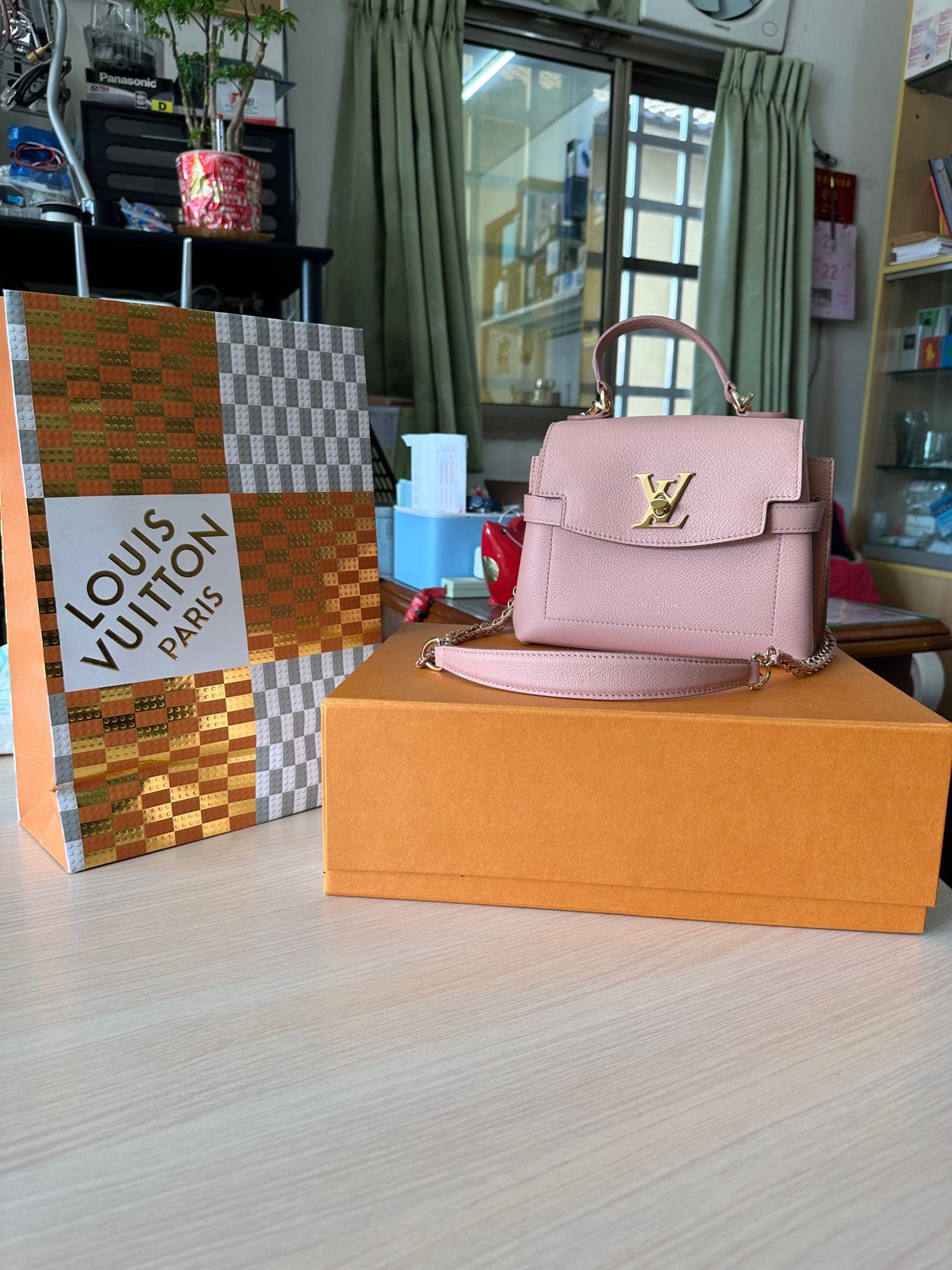 #分享 LV LOCKME EVER MINI & GUCCI 短夾 - 精品板 | Dcard