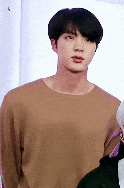 #分享 #theqoo熱門 每次看到都很令人驚訝的防彈Jin的肩膀 - BTS板 | Dcard