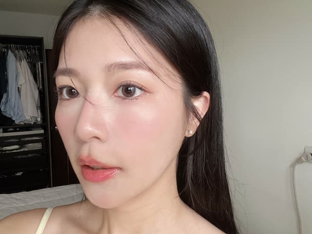 #分享 不只靠眼線，這副月拋直接把心勾走??💘 - 美妝板 | Dcard