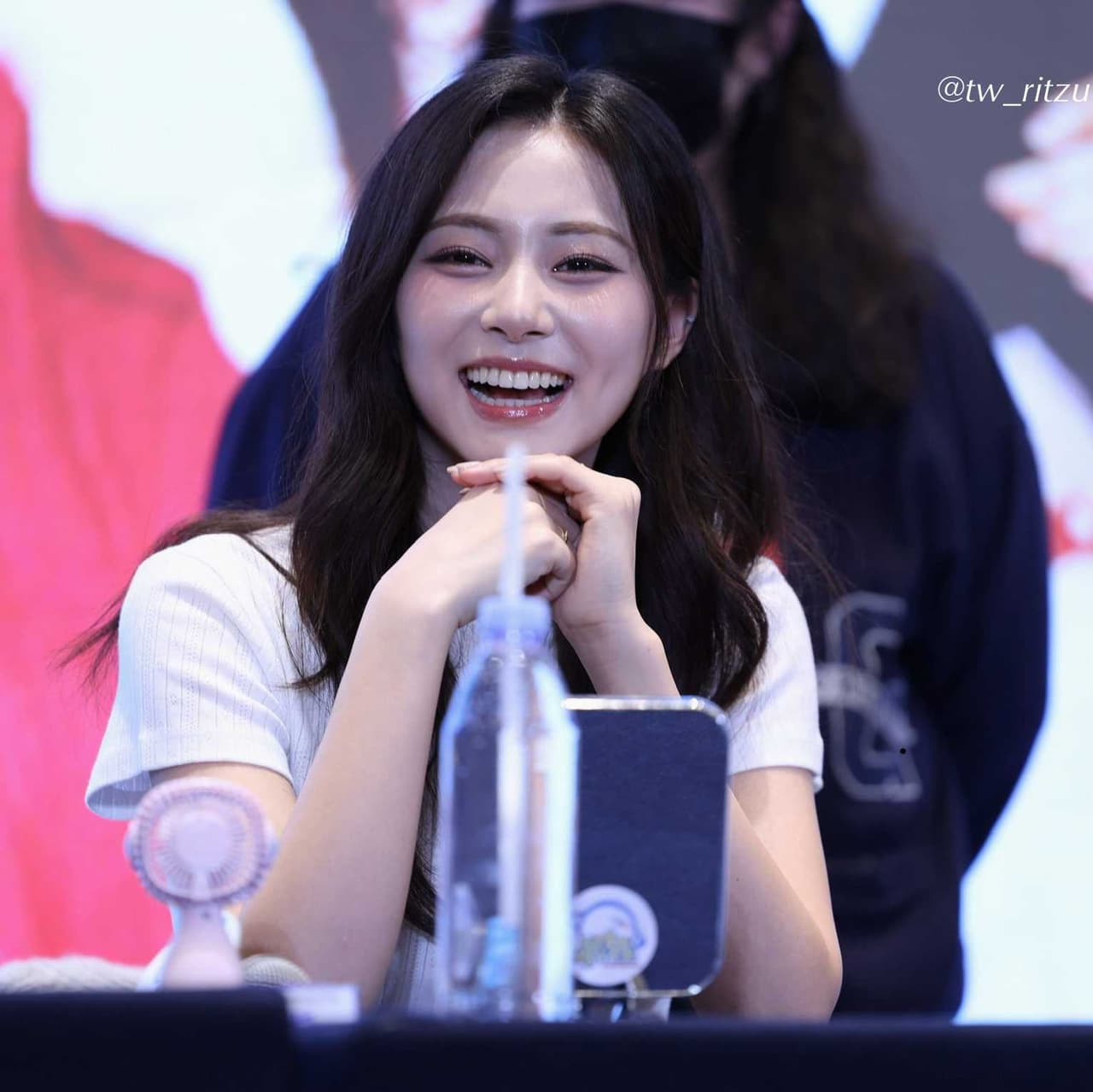 #分享 昨日TWICE中國上海簽售會子瑜美照🦌🪽🏹💙 - 追星板 | Dcard