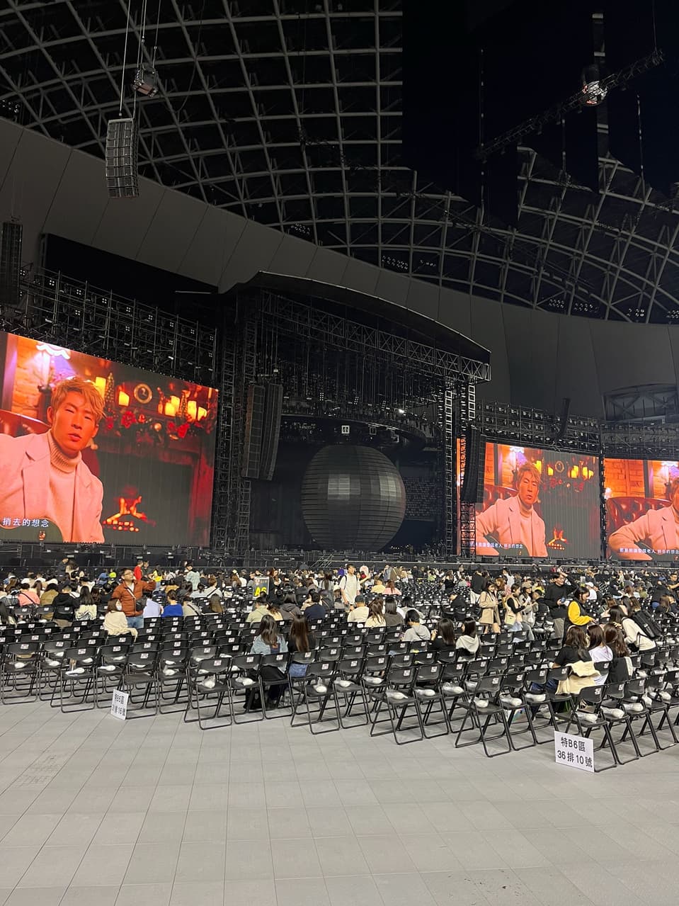 #閒聊 蓋周杰倫大巨蛋視角樓 - B22 留言 | Dcard