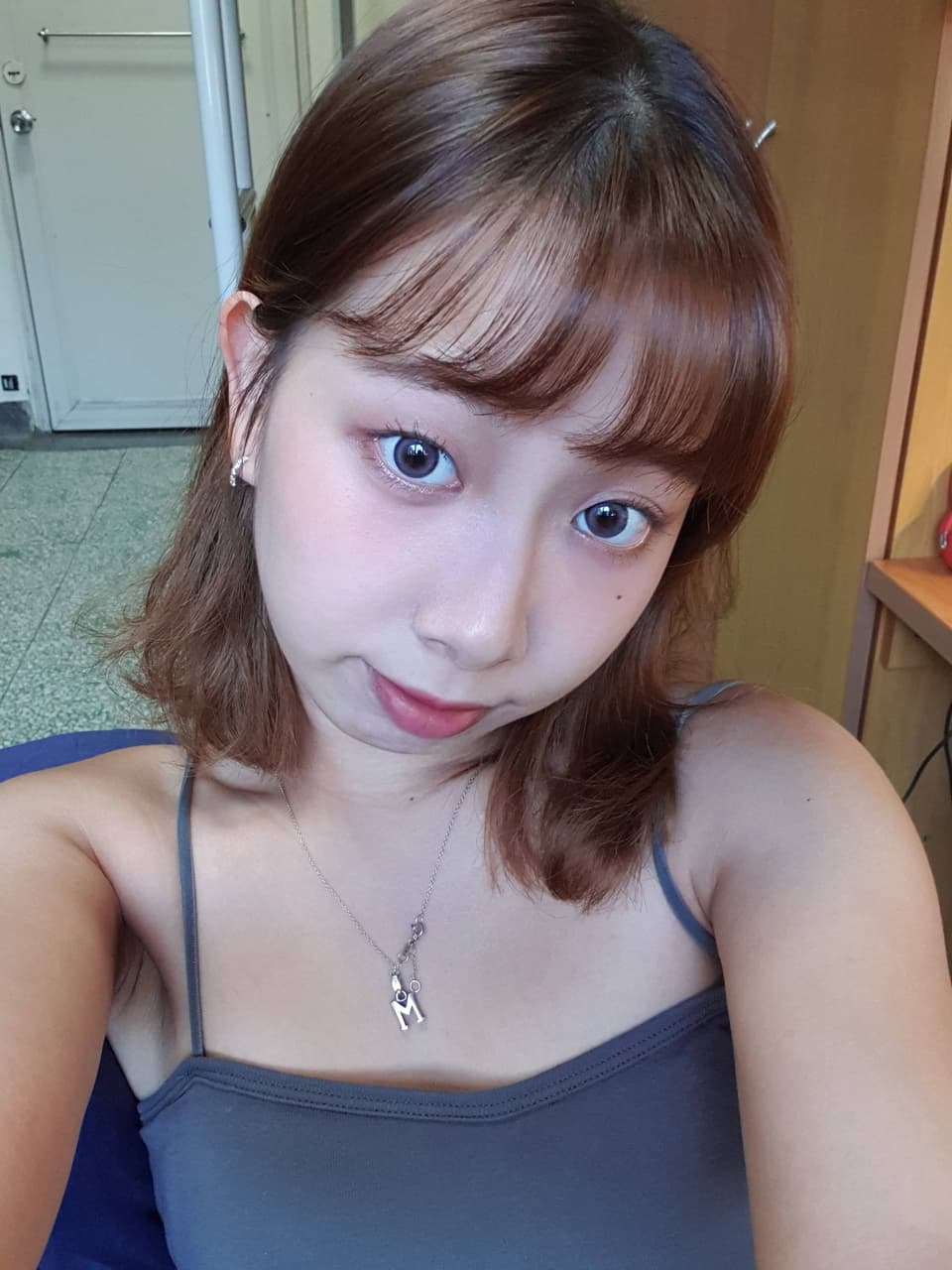 #分享 「灰狼系眼珠」 - chuu LENS, Milk & Tea奶油灰 - 隱形眼鏡板 | Dcard