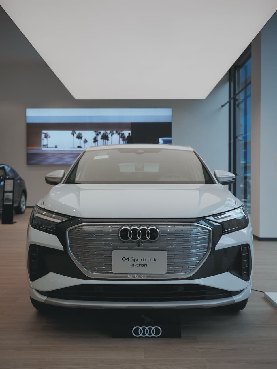 Audi Q4 Sportback e-tron 45 advanced 金屬冰川白 Glacier white - 汽車板 | Dcard