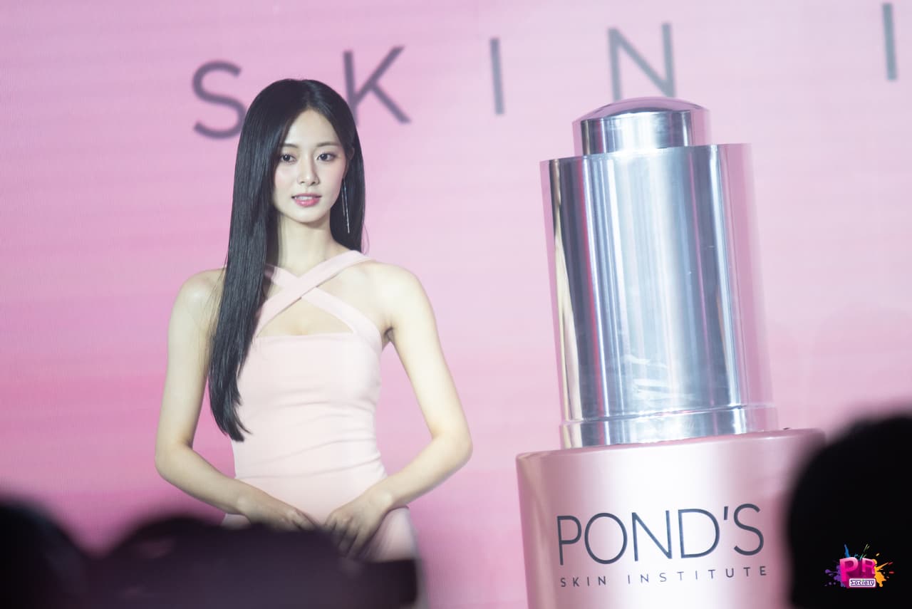 #分享 子瑜首次國外個人活動 (POND'S見面會) - TWICE板 | Dcard