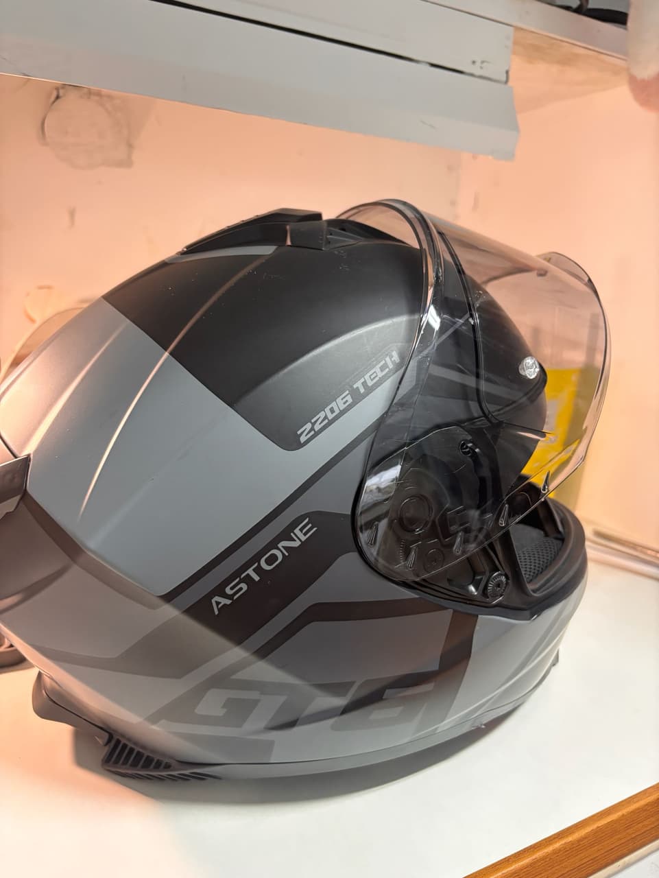 #我要賣 （已售出）全罩ASTONE GT6安全帽 - 二手交易板 | Dcard