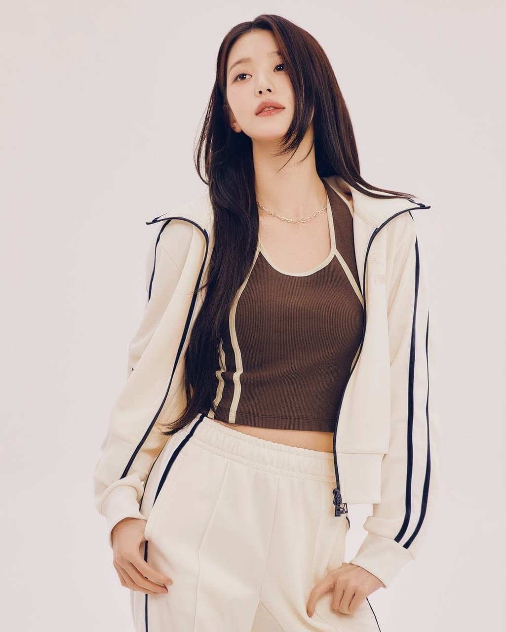 #代言 PUMA) 𝗕𝗘𝗛𝗜𝗡𝗗 𝗧𝗛𝗘 𝗦𝗖𝗘𝗡𝗘𝗦 𝗪𝗜𝗧𝗛 𝗜𝗩𝗘 📸 - IVE板 | Dcard