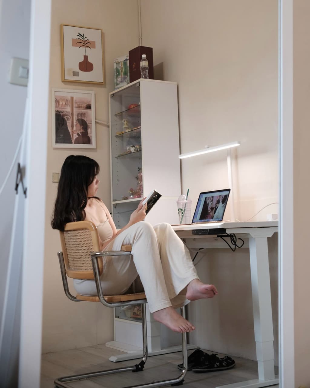 你到底有多需要一張升降桌？請誠實作答🤓 #生活儀式提案 - 百度人 (@doo100) | Dcard