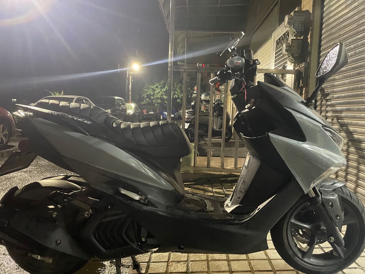 今天有撞倒車的SMax同學 - 實踐大學板 | Dcard