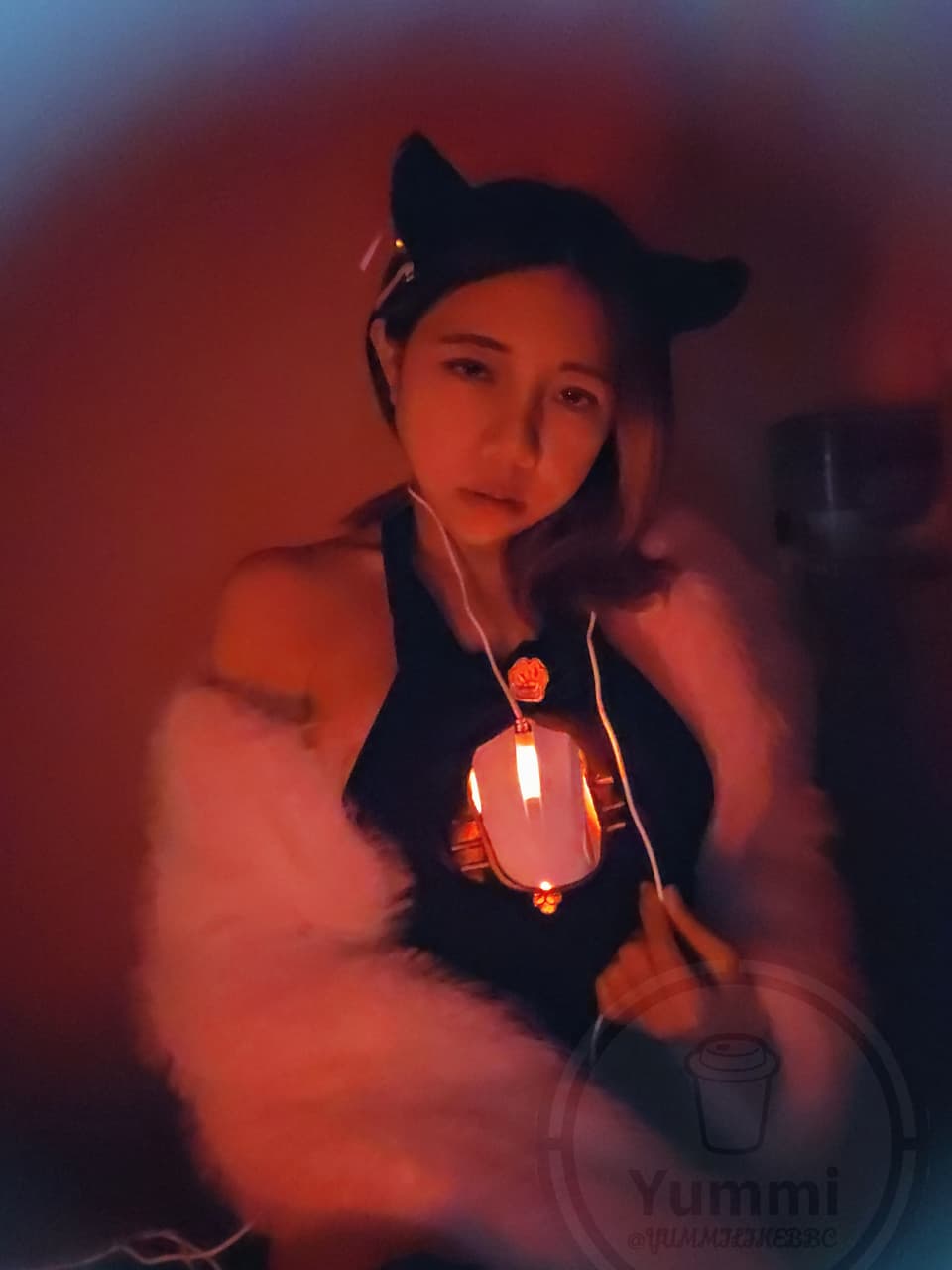 一不小心就把滑鼠... 一不小心滑鼠就滑落了胸口 - 西斯板 | Dcard