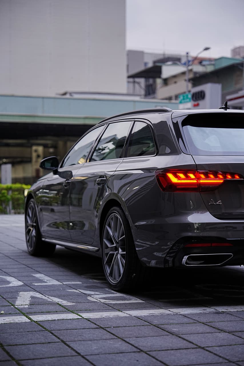 Audi A4 Avant 40 TFSI S line｜金屬克洛諾斯灰 Chronos Grey Metallic Z7｜實車分享 - 汽車板 | Dcard