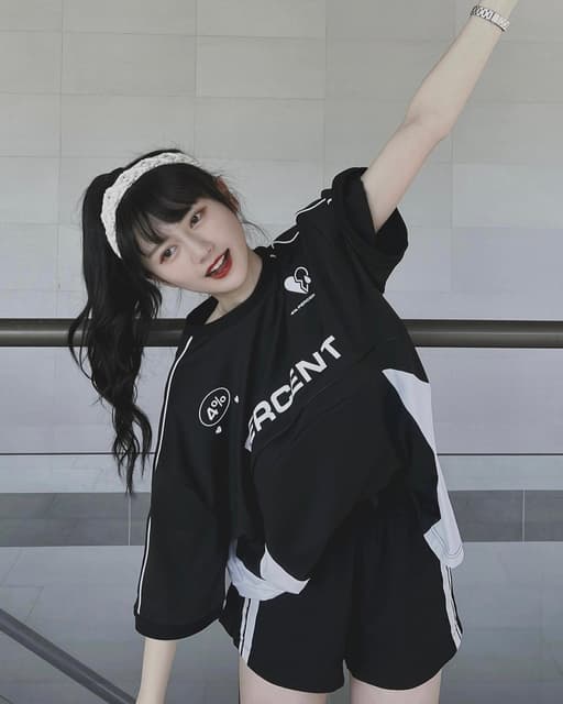 【問卦】到底誰才是真正的Una啊? - 閒聊板 | Dcard