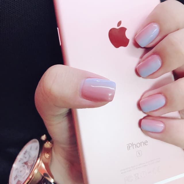 突然想要分享一下自己做過的光療💅🏻 美甲板 Dcard