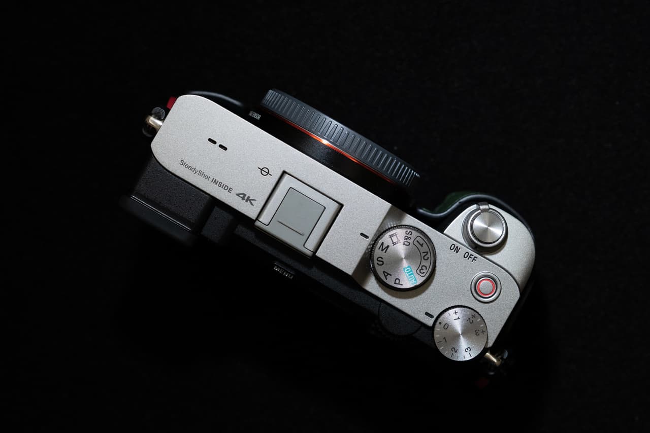 #選購 在大家搶著買a7C2時，我跑去帶了一台初代a7C回家 — 我的新朋友Sony a7C - 攝影板 | Dcard