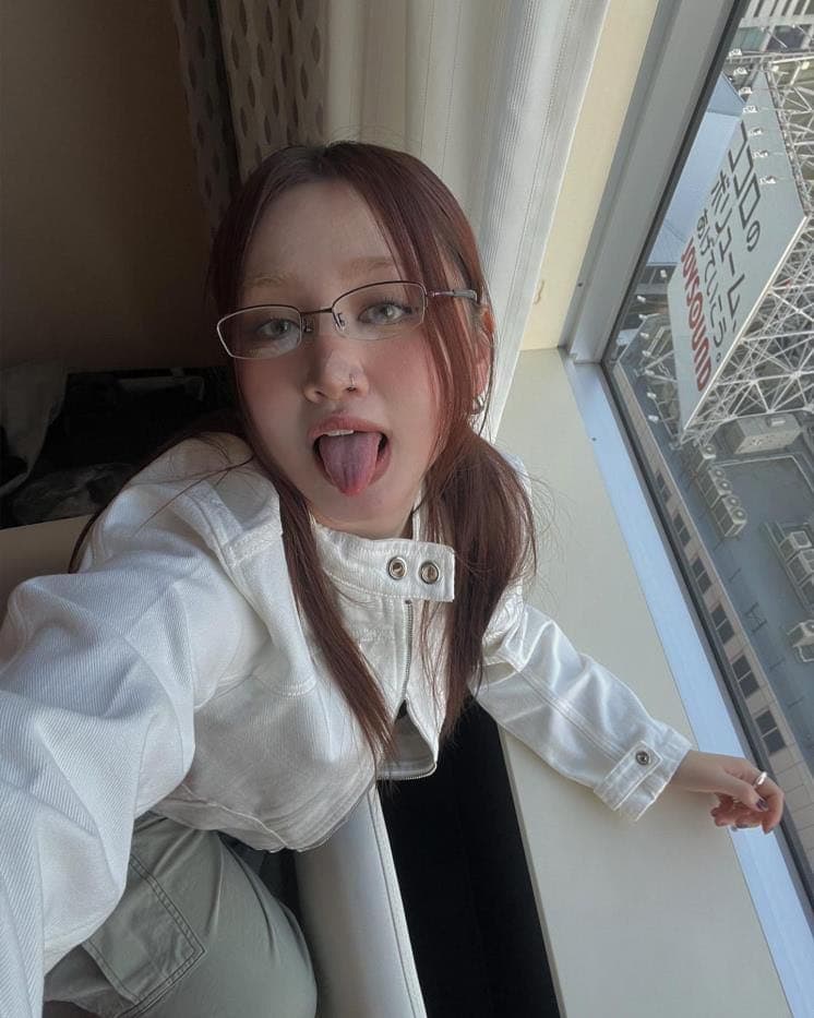 #分享 韓網HOT🔥最近流行的Y2K極客時尚眼鏡造型 - 追星板 | Dcard