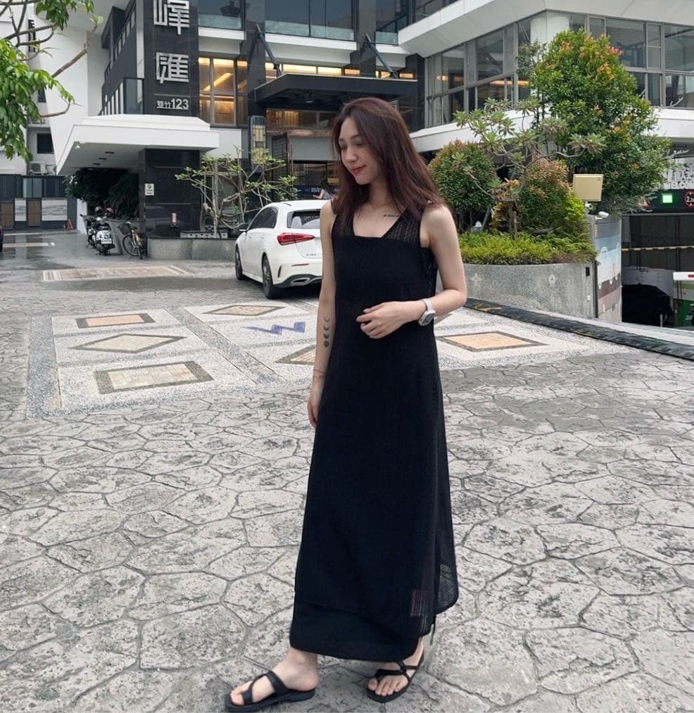 #分享 洞洞背心外罩怎麼穿～🖤 - 小雞🐤 (@derrica) | Dcard