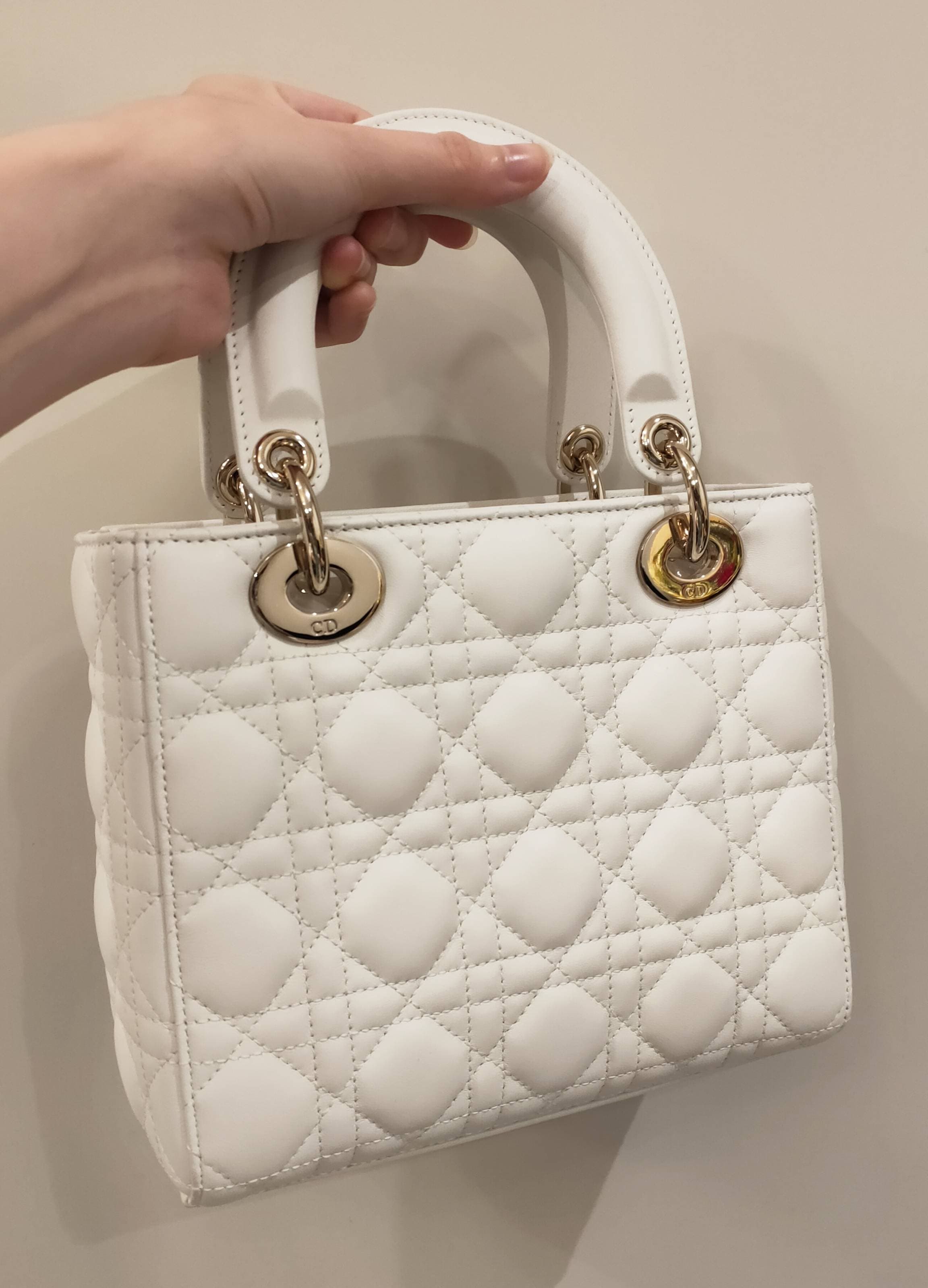 #分享 【🐠的Dior收藏】白、灰Lady Dior+小雞黃限定名片夾+2023新年禮 - 精品板 | Dcard