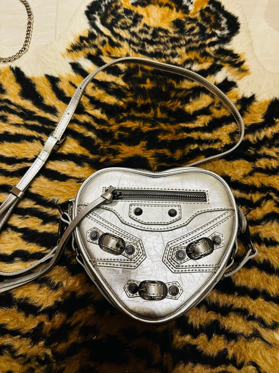 #我要賣 #我要賣 降價售全新蘭寇小黑瓶50 ml/ 全新、二手包/衣/鞋 - 二手交易板 | Dcard