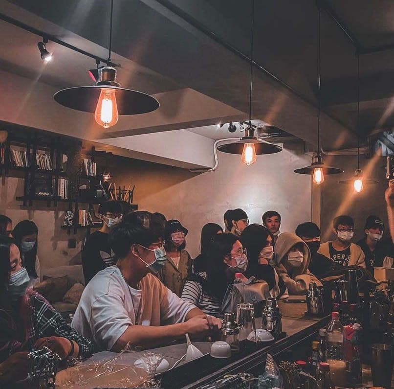 在酒吧邂逅了學姐😵‍💫 升大學考試板 Dcard