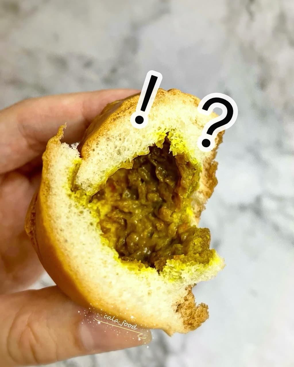 全聯螢光咖喱餐包🍛😯 - cala (@cala_food) | Dcard