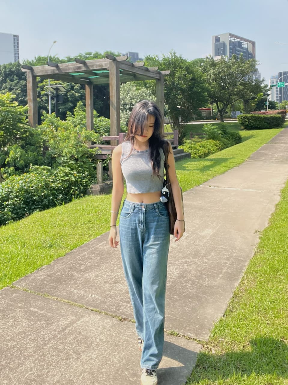 梨型友善 500元有找夏季薄款牛仔褲 - 凜 (@coriinnnc) | Dcard